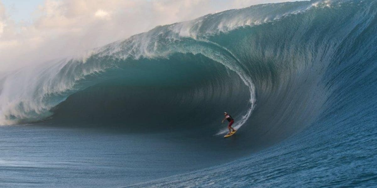 Surfen: Laird Hamilton Tahiti Millenium Ride | Red Bull
