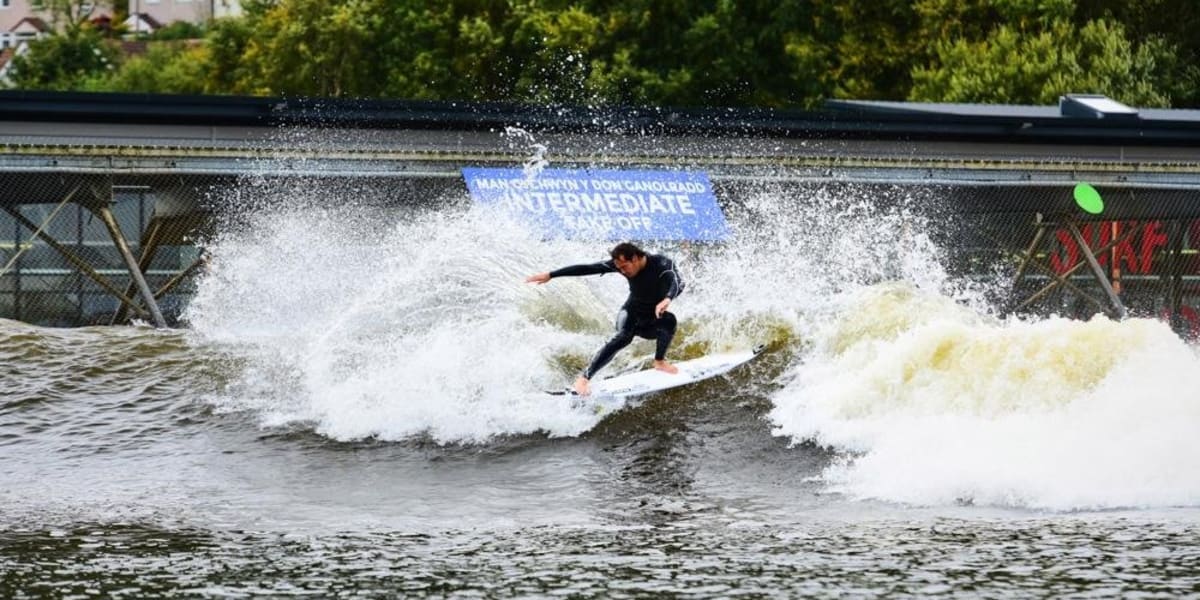 Jordy Smith en Surf Snowdonia