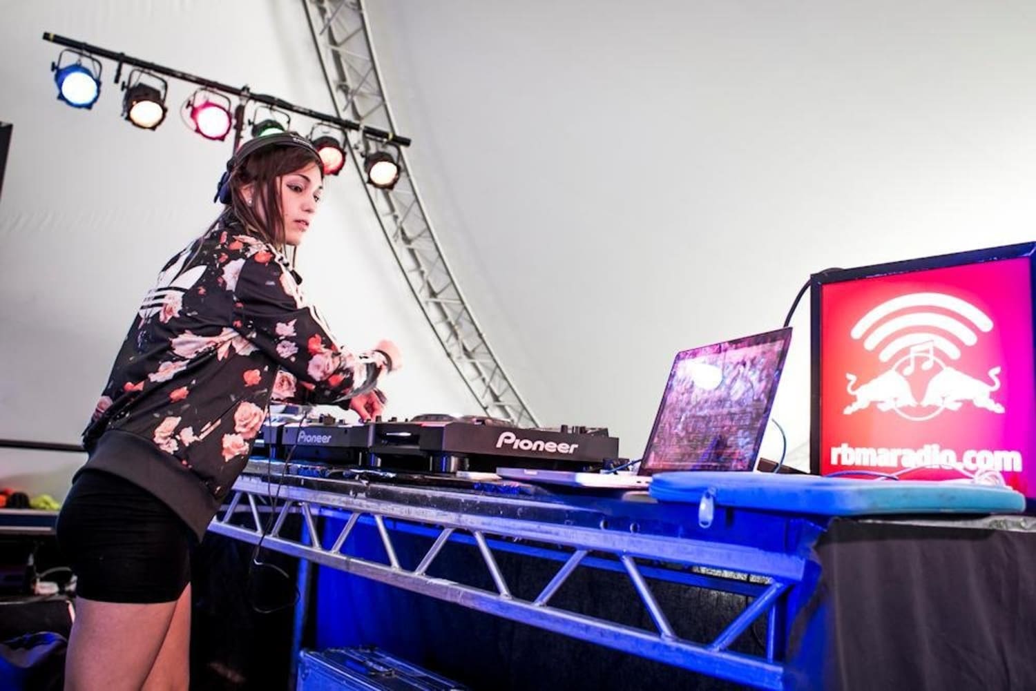 How to DJ: 10 tips – experts +guide+ | Red Bull Music