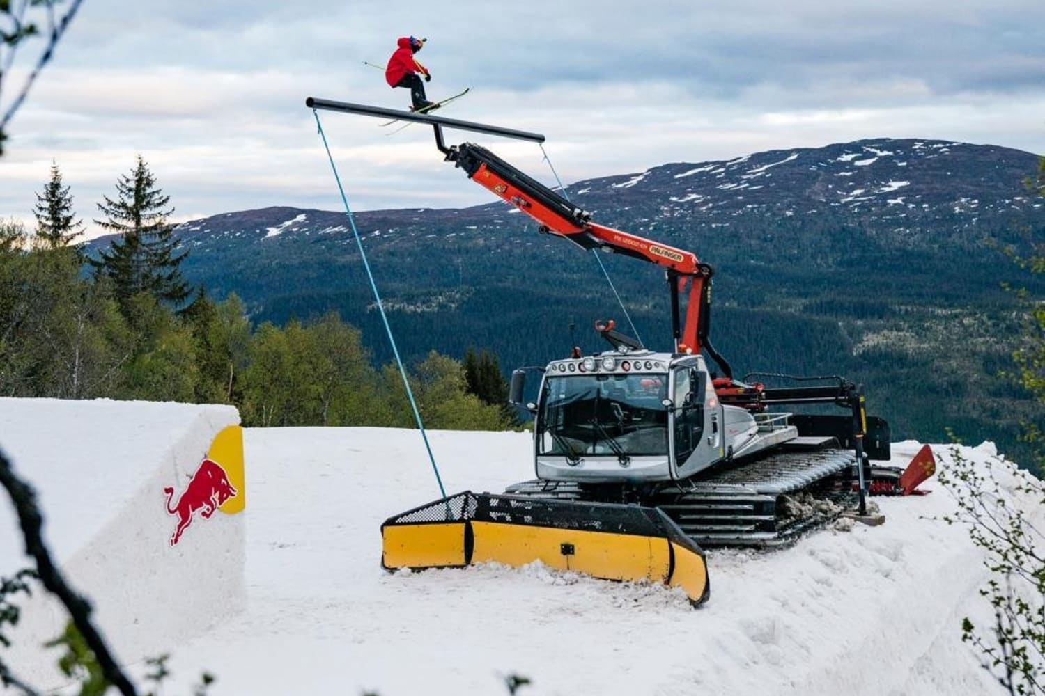 Jesper Tjäder Unrailistic 2.0: El nuevo edit de freeski