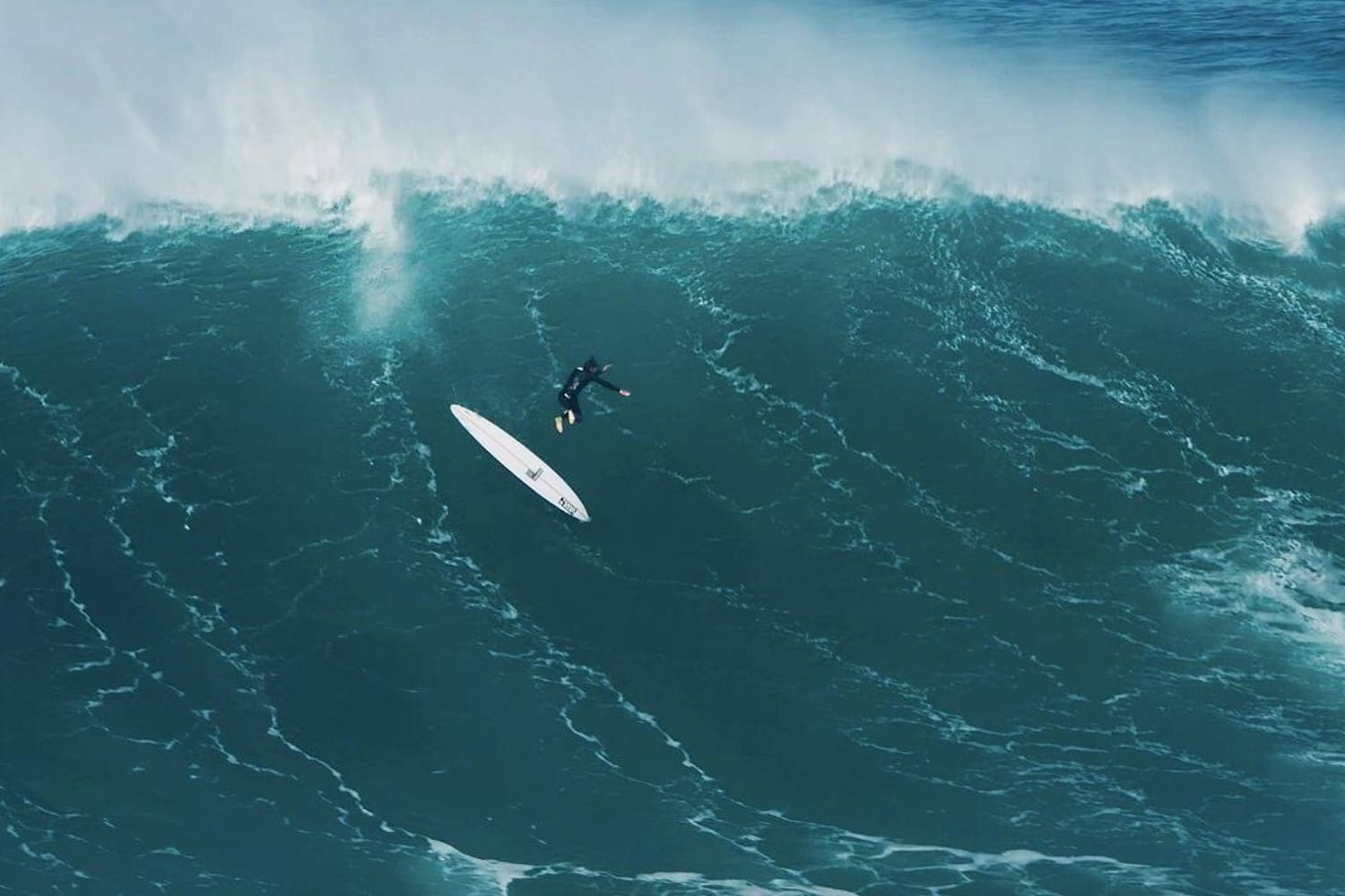 Surf à Nazaré : Les plus grosses chutes de surfeurs