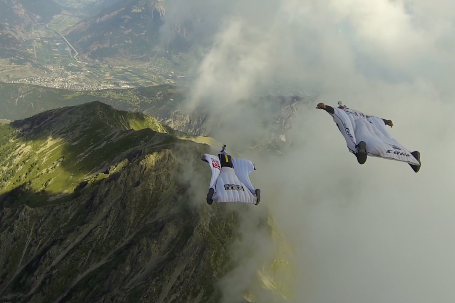 Wingsuit flying: Crazy headcam footage **Videos**
