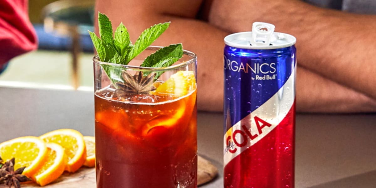 Froggy - ORGANICS by Red Bull Mocktail mit Simply Cola