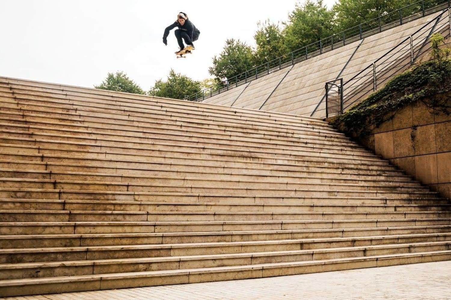 Aaron 'Jaws' Homoki vence a escadaria de 25 de Lyon