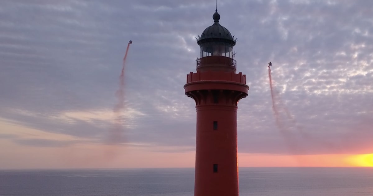 BASE jumping: Soul Flyers wingsuit lighthouse video