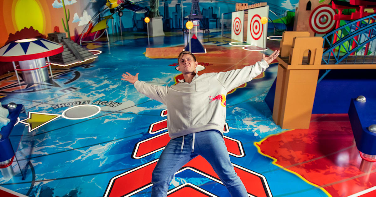 Human Pinball: Pavel Petkuns, freerunning