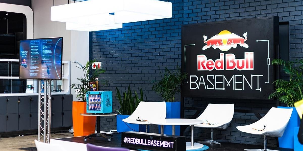 Red Bull Basement | Upoznaj suce!