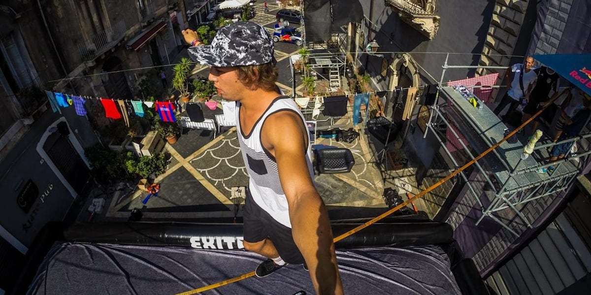 Foto Red Bull Airlines Catania slacklining show
