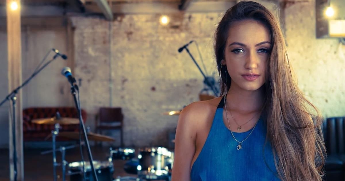 KStewart performs a live session for RedBull.com/Music