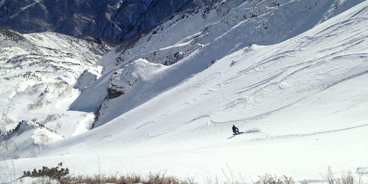 Comment débuter le snowboard backcountry : 7 conseils