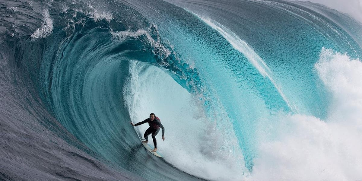 Sessions: Big day surf at The Right +Video+ | Red Bull