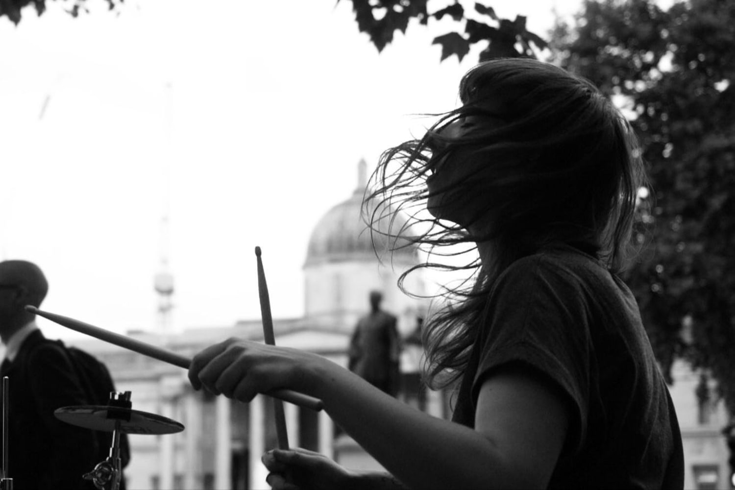 Busking in London: Short film about a Spanish drummer