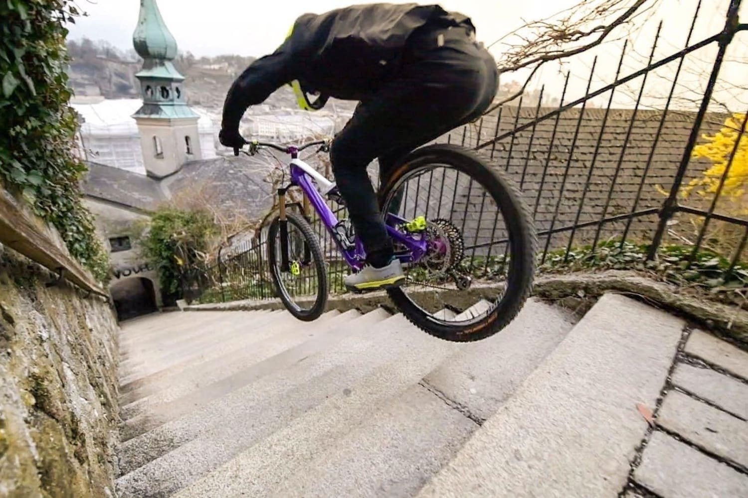 Fabio Wibmer: Urban freeride rip in Salzburg *video*