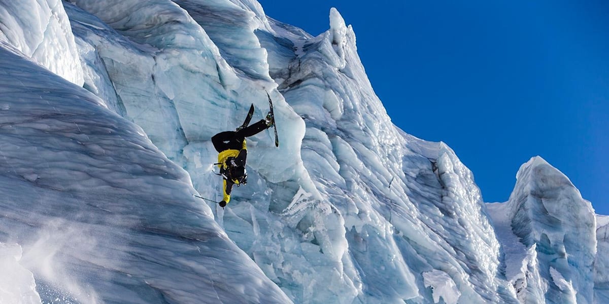 Freeskiing on ice glaciers: The art of losing control