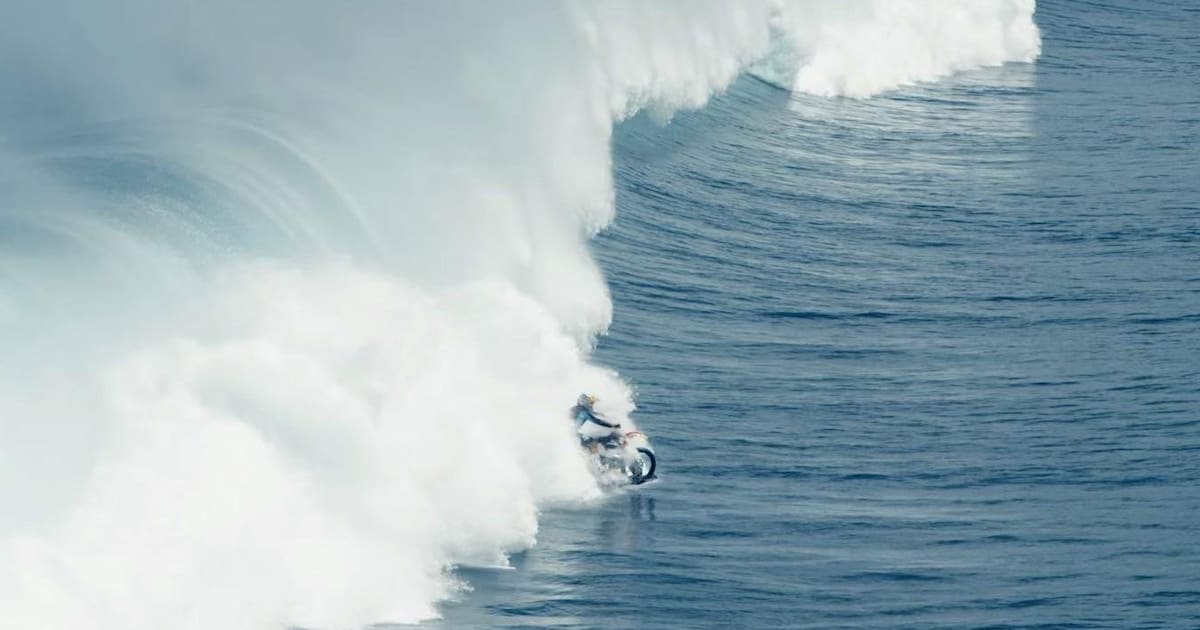 Robbie Maddison: Bike stunts on water | Red Bull