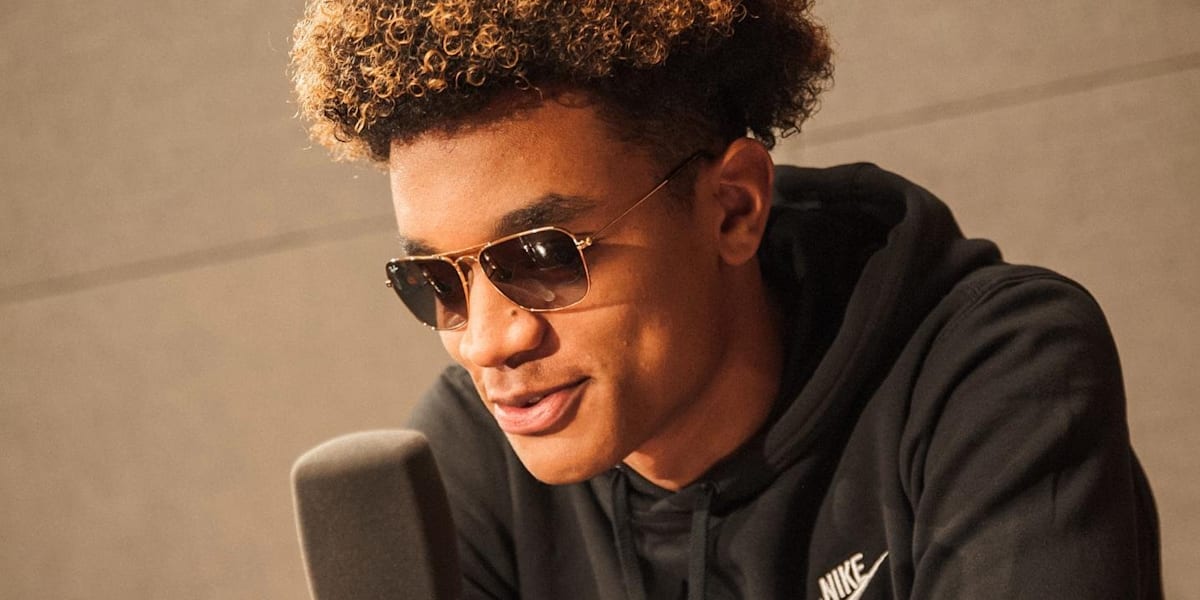 Young Kio over Old Town Road