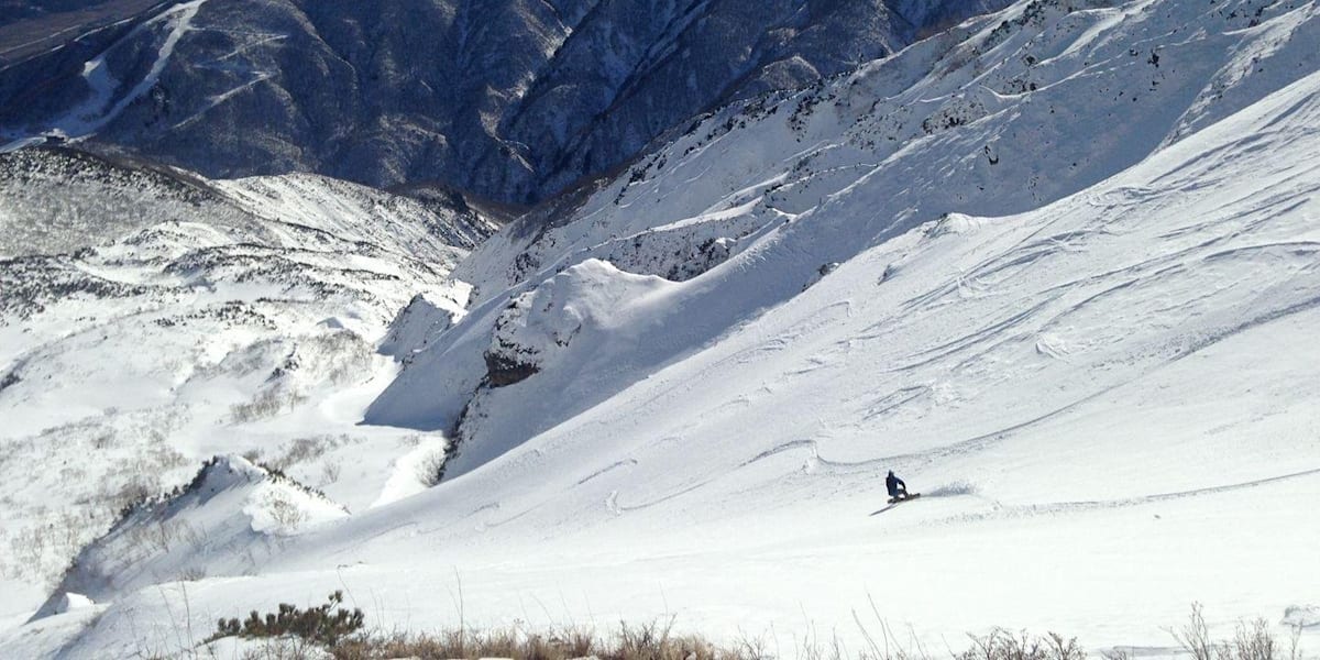 7 Backcountry snowboard tips, explained by an expert