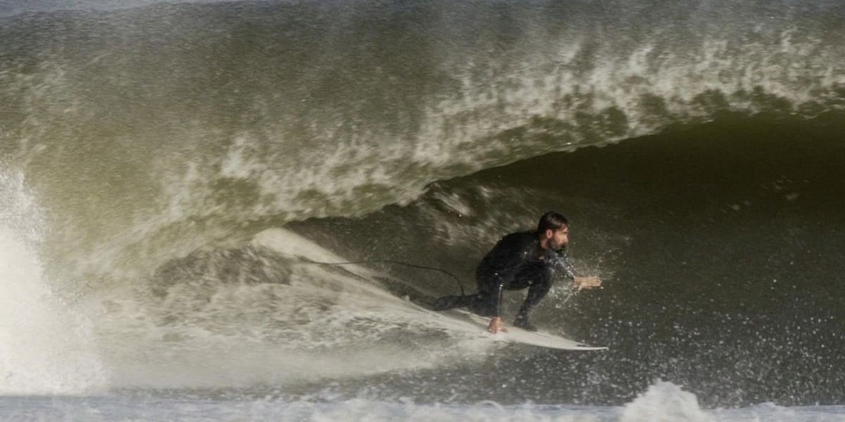 Skeleton Bay : Surf dans les tubes de Namibie en vidéo