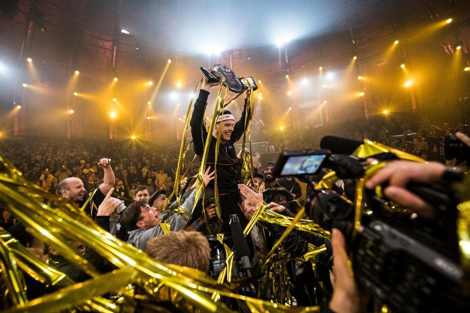 B-boy Menno in breaking World Final in India | Red Bull