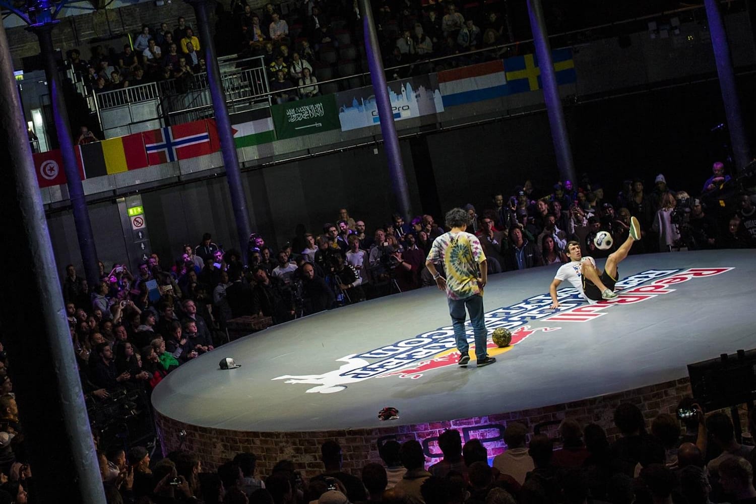 Roberto Carlos jureert Red Bull Street Style