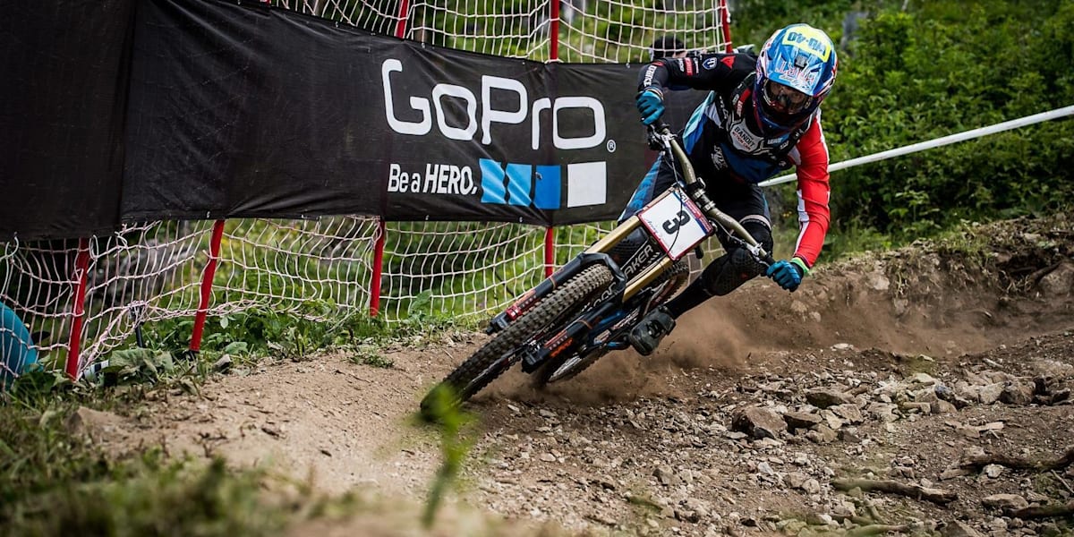 VTT DH : 5 trucs pour progresser dans les virages