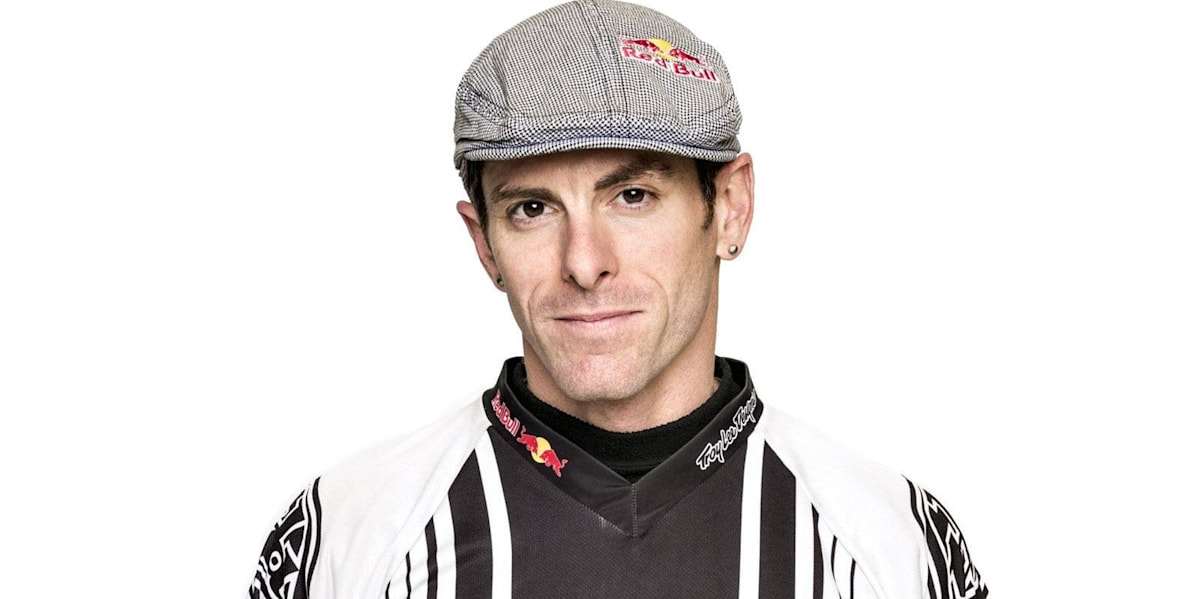 Sean MacCormac B.A.S.E. jumping and skydiving