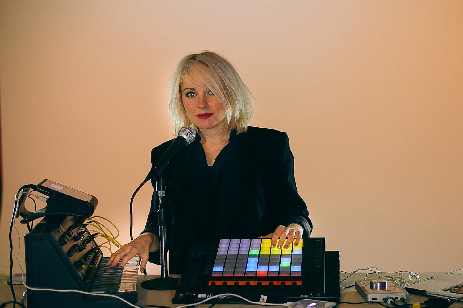 In esclusiva il live minimalista di Little Boots