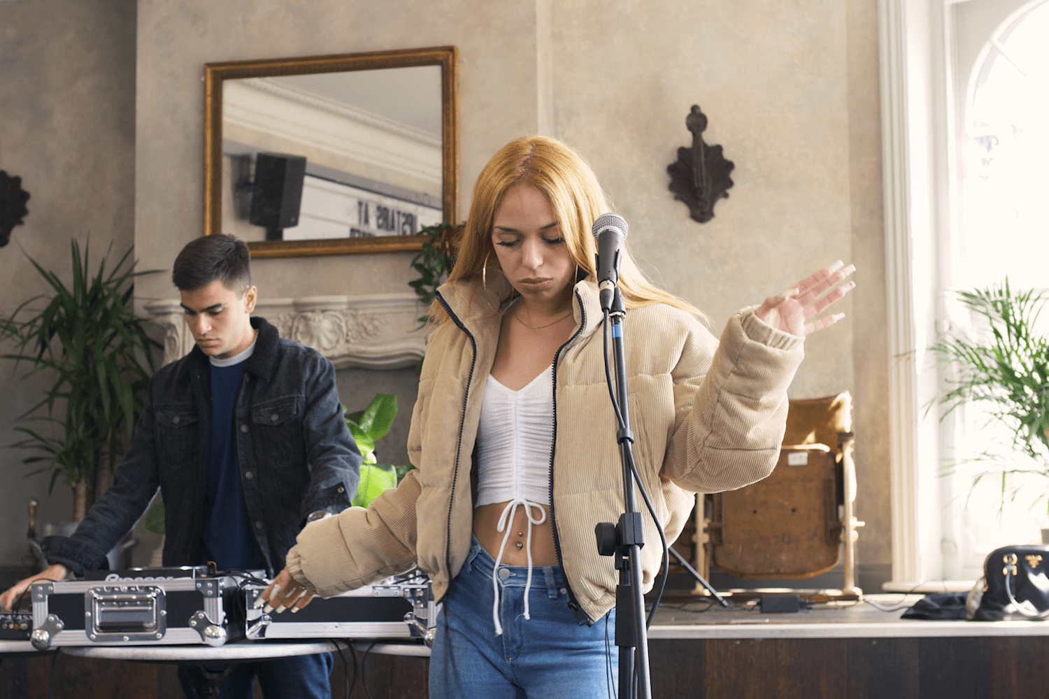 Bad Gyal interpreta – Tu Moto y Yo Sigo Iual