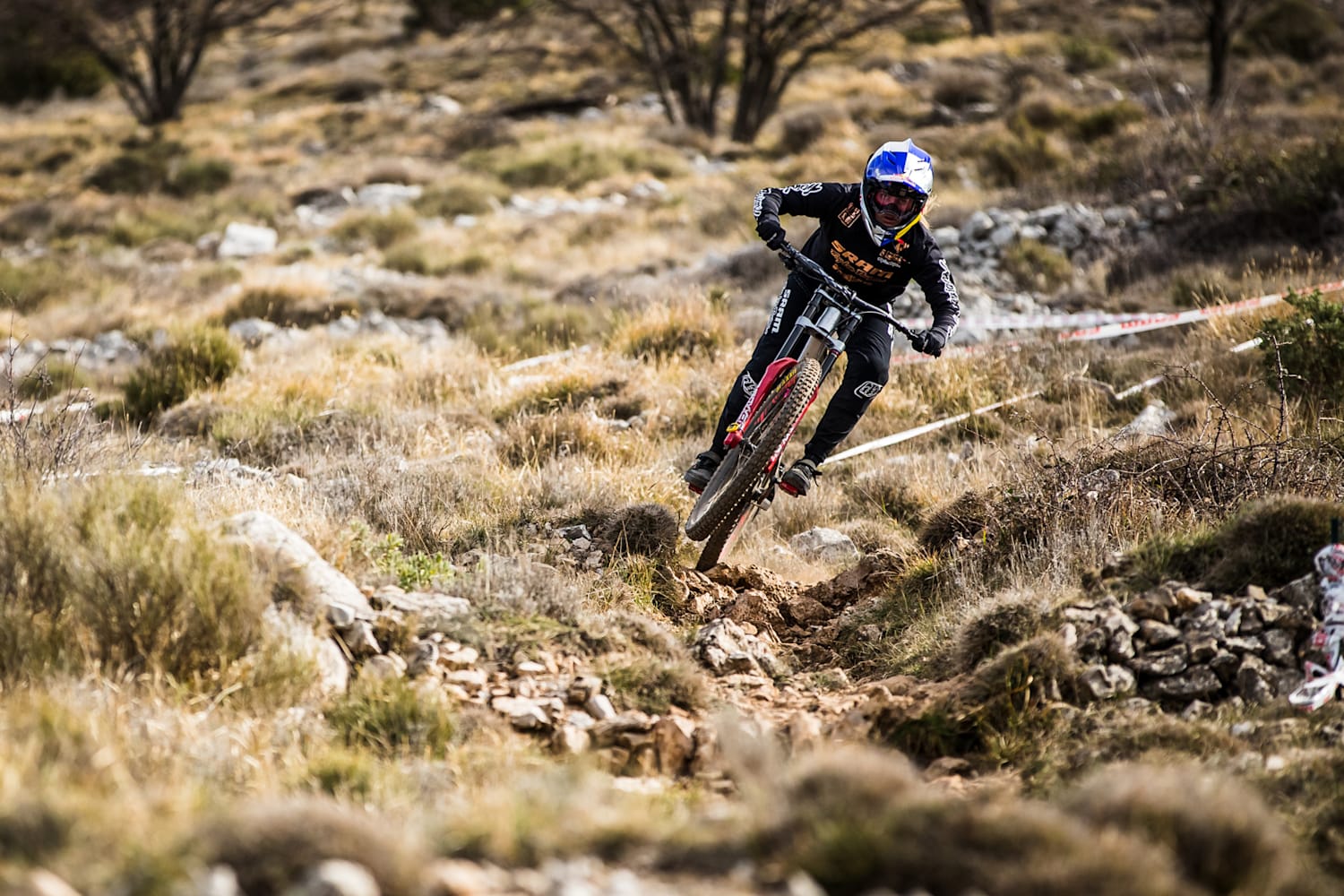 Vali Höll se prépare pour la Coupe du Monde de VTT DH