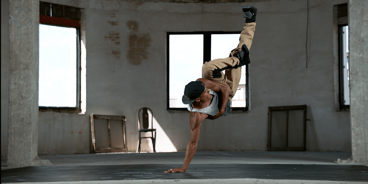 Le b-boy Neguin en super-ralenti