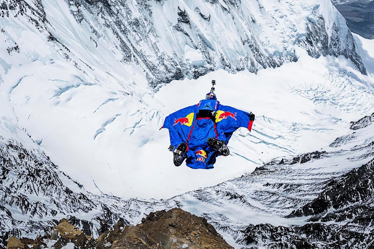 Watch a Record-Setting BASE Jump From Mt. Everest