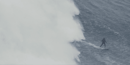 Vidéo : Justine Dupont surfe une vague immense à Nazaré