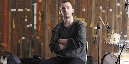 UK singer-songwriter Reuben Hollebon performs live