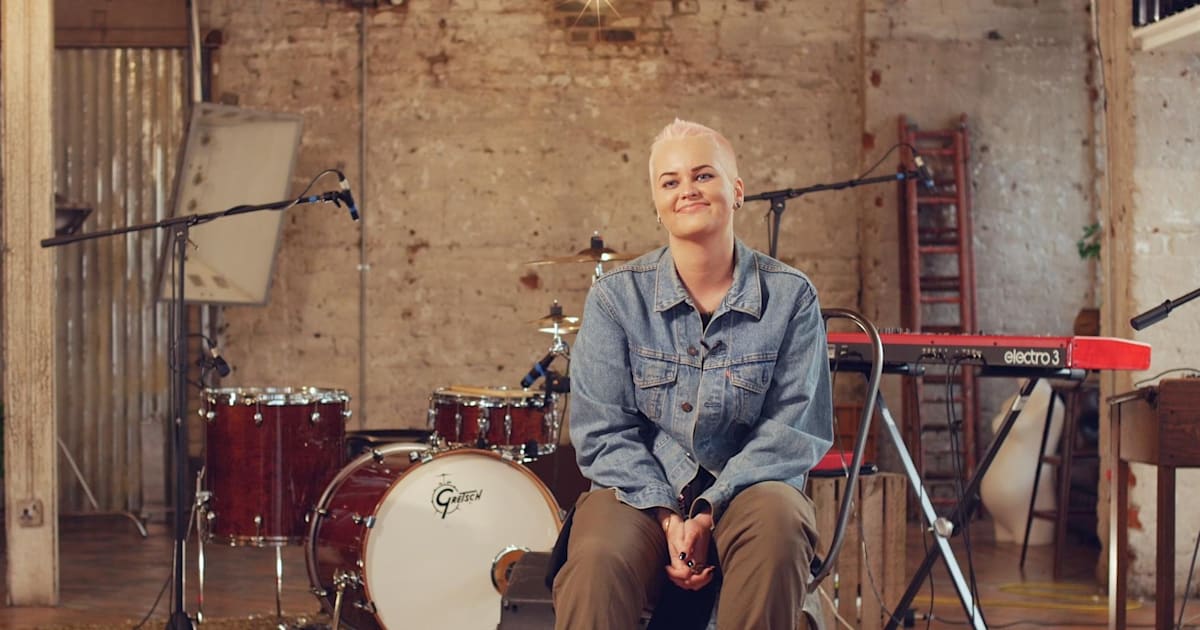 Exclusive session with British singer Etta Bond