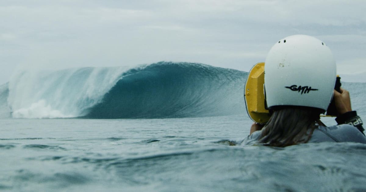 Amber Mozo affronte la vague qui a tué son père - Vidéo