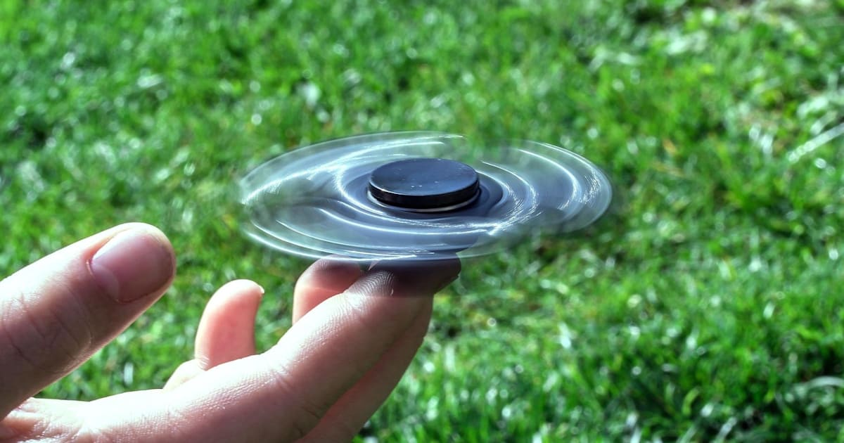 Fidget Spinner: I migliori trick, le magie e i trucchi