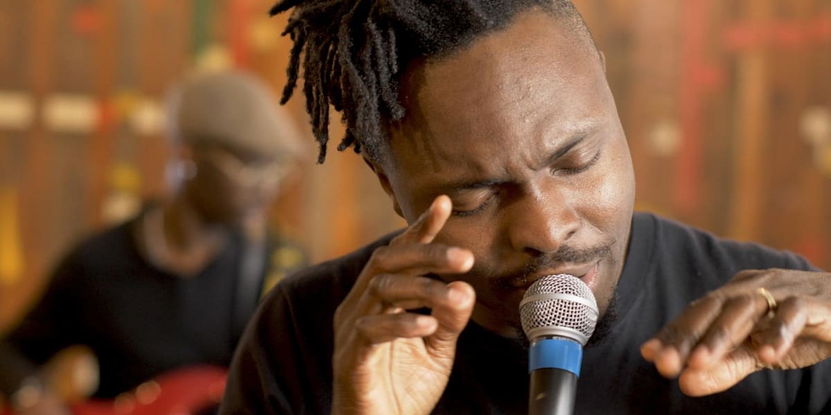 Azekel performs a live and exclusive session ++videos++