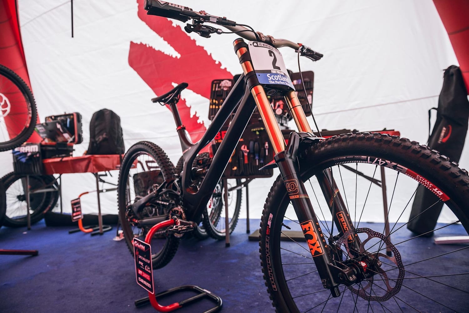 Aaron Gwin: Specialized SWorks Demo bike check