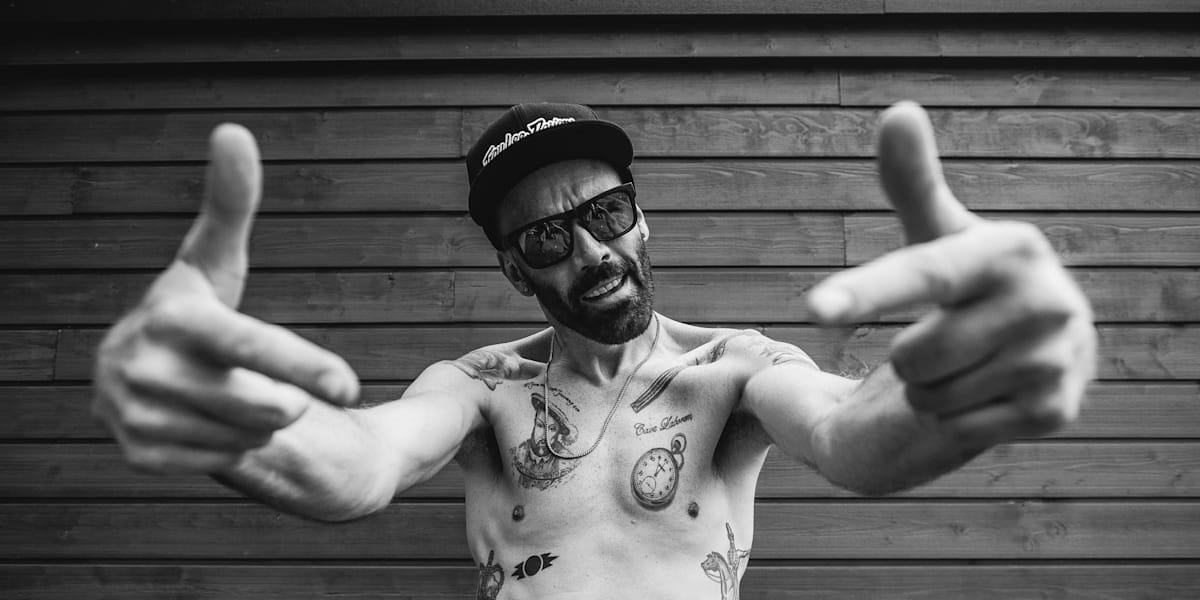 Rob Warner a jeho tetování, UCI MTB a X-Fighters