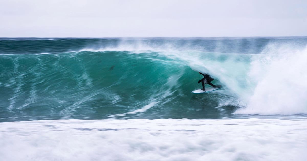 Mick Fanning Chasing the Shot Northern Lights 2 +video+