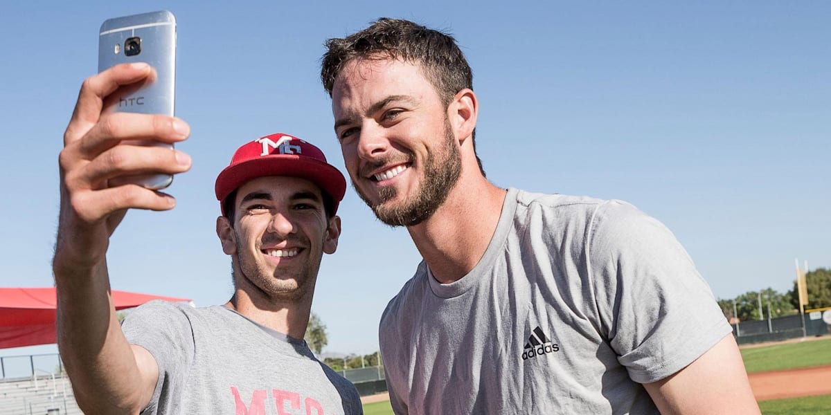 Baseball star Kris Bryant pranks college team