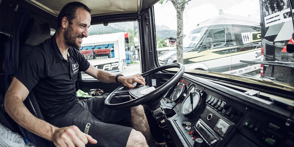 Gstaad-Scott downhill team bus | Claudio Caluori