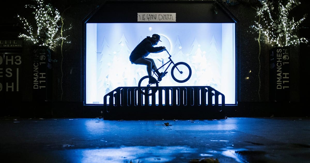 Jazda na BMX-ie w Paryżu nocą Anthony Perrin