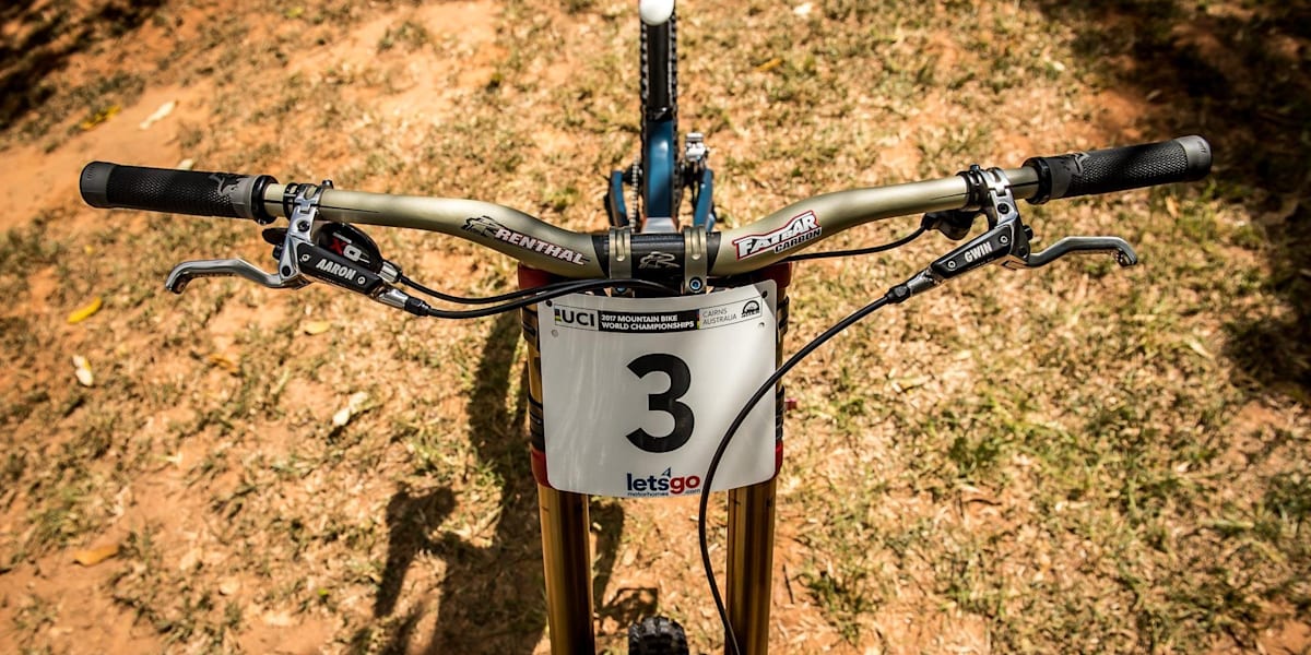 Aaron Gwin's bars and brakes