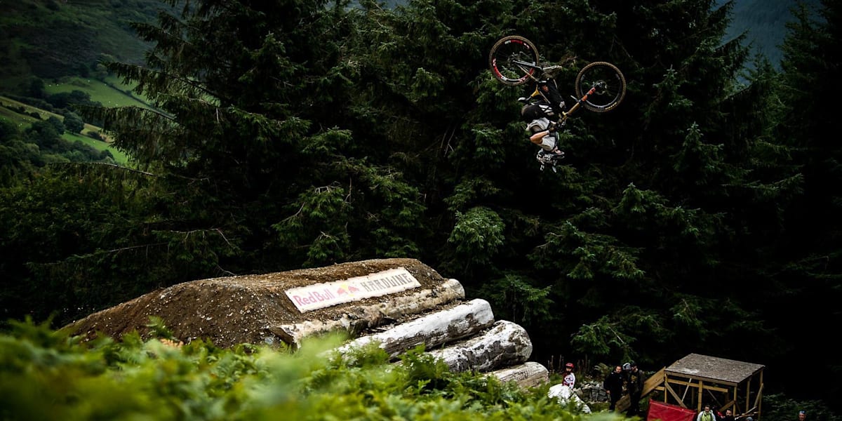 Red Bull Hardline: Crazy back flip ++video++