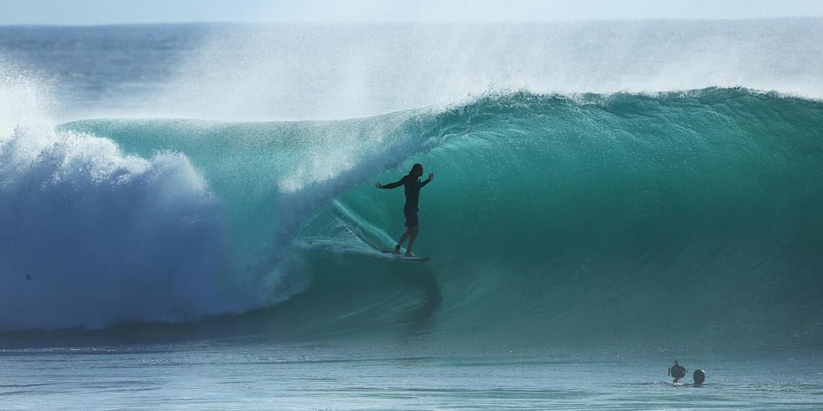 Surfing: Indonesia Desert Point Waves Tubes +++video+++
