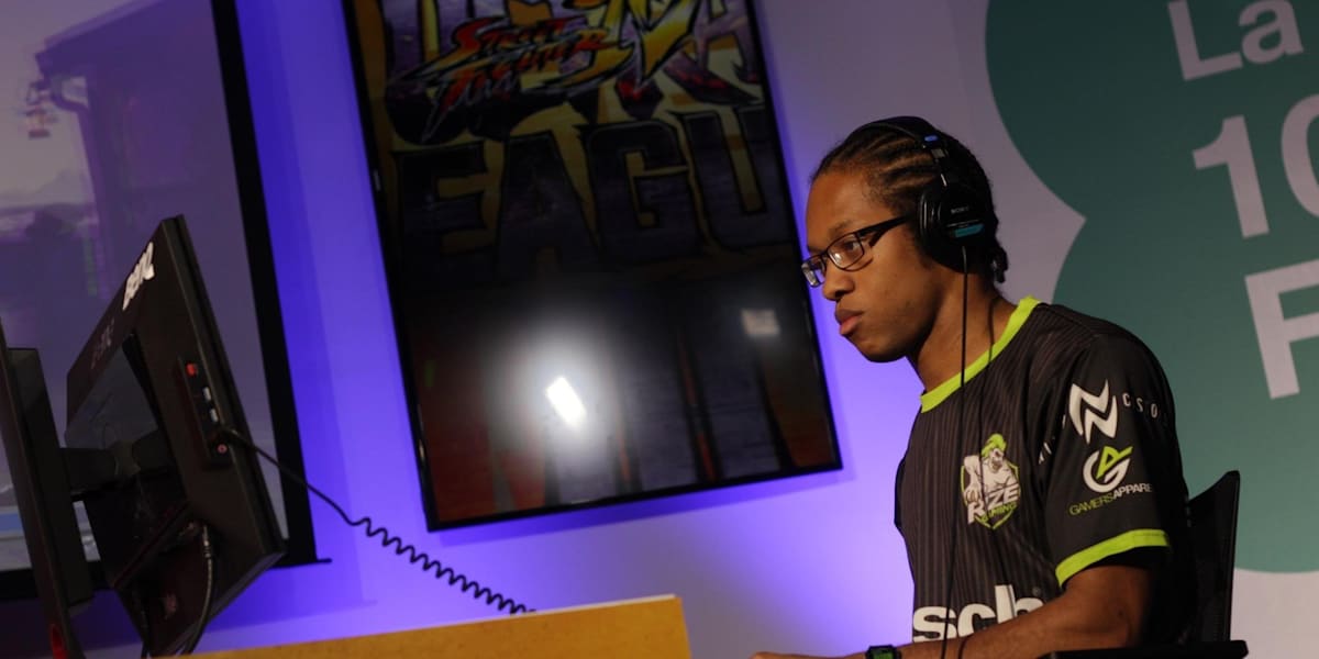 Infexious：『ストリートファイター』シリーズ最強のポーカーフェイス | eスポーツ | レッドブル