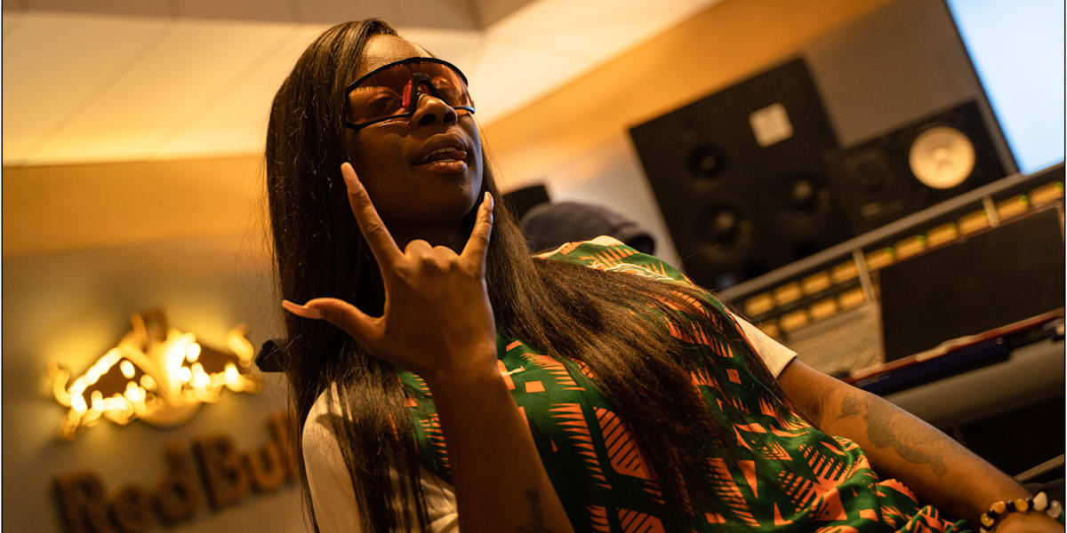 Le Juiice : La rappeuse en interview au Red Bull Studio