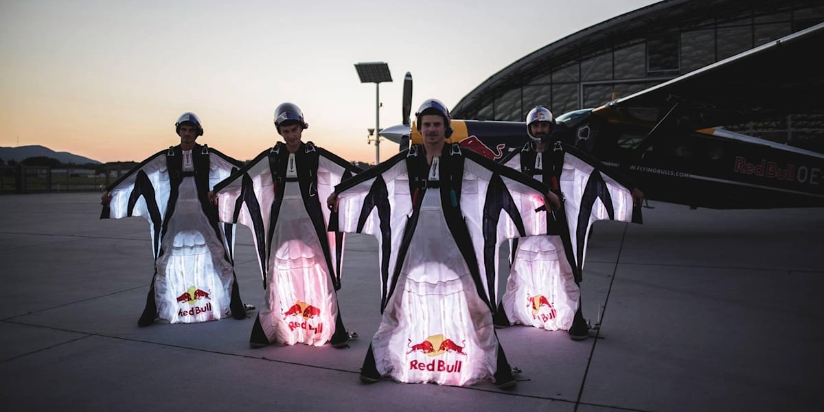 Red Bull Skydive в LED-костюмах | вінгсьют, скайдайвінг