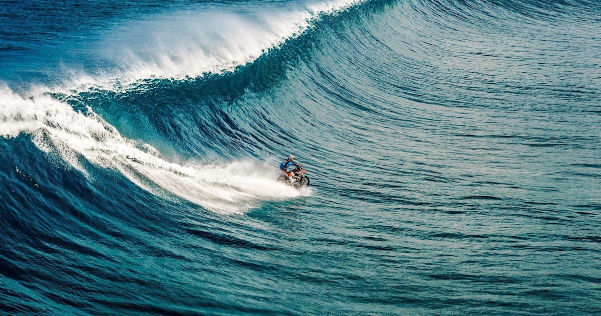 Robbie Maddison Surft op een Dirt Bike - Pipe Dream